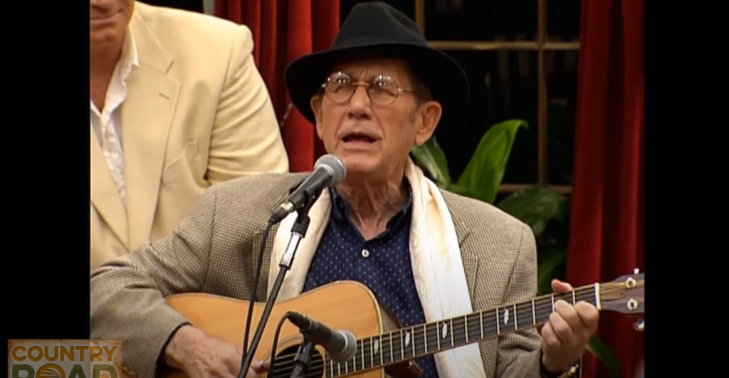 Chet Atkins sings "I Still Write Your Name in the Snow" - Country Road TV