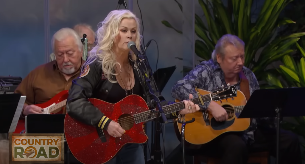 Lorrie Morgan sings "A Picture of Me (Without You)" - Country Road TV